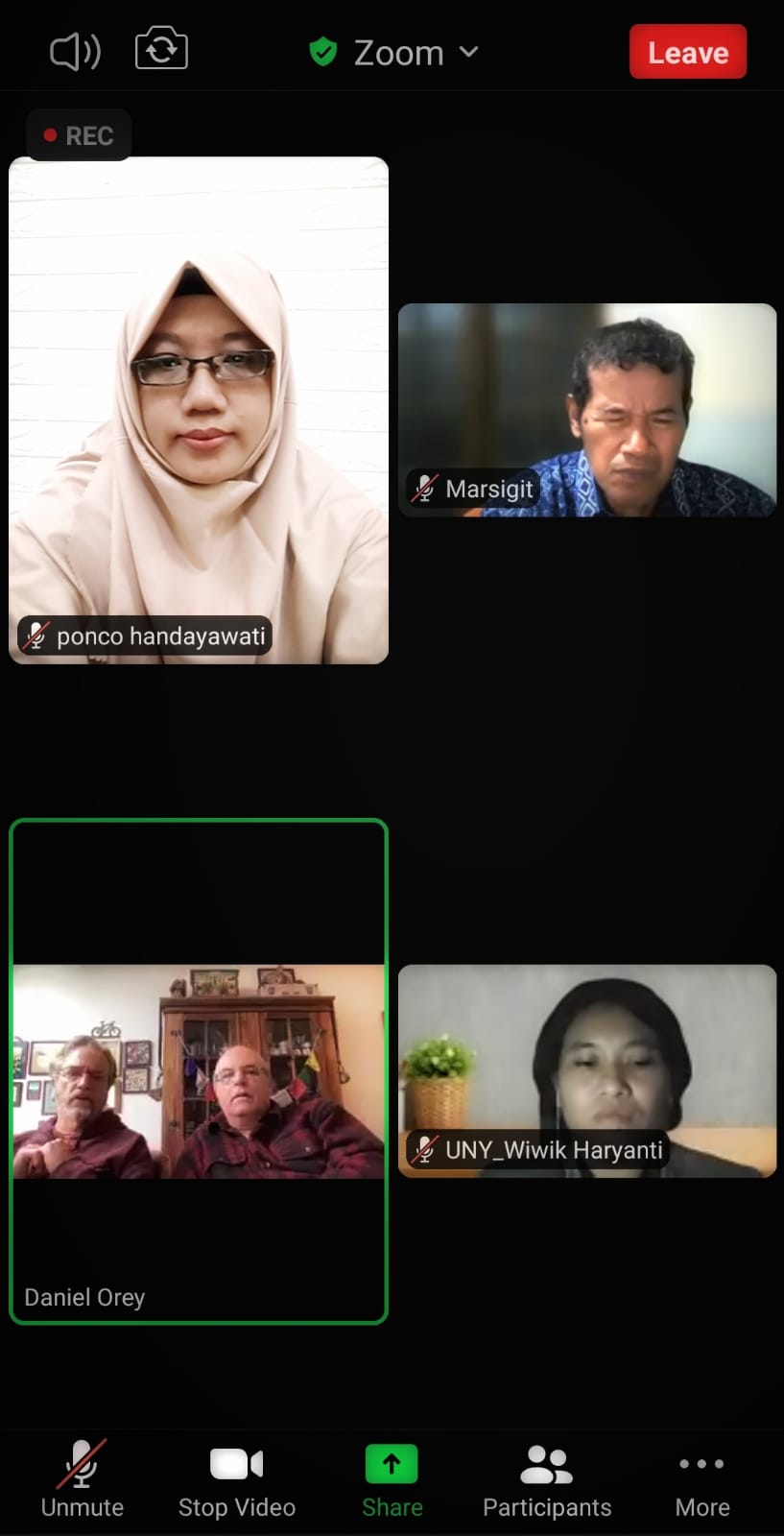 Perkuliahan Etnomatematika: Prof. Dr. Milton Rosa & Prof. Dr. Daniel Clark Orey (Universidade ...